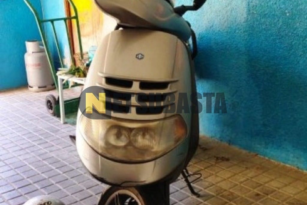 Subasta de Piaggio Hexagon 180 RST 2000