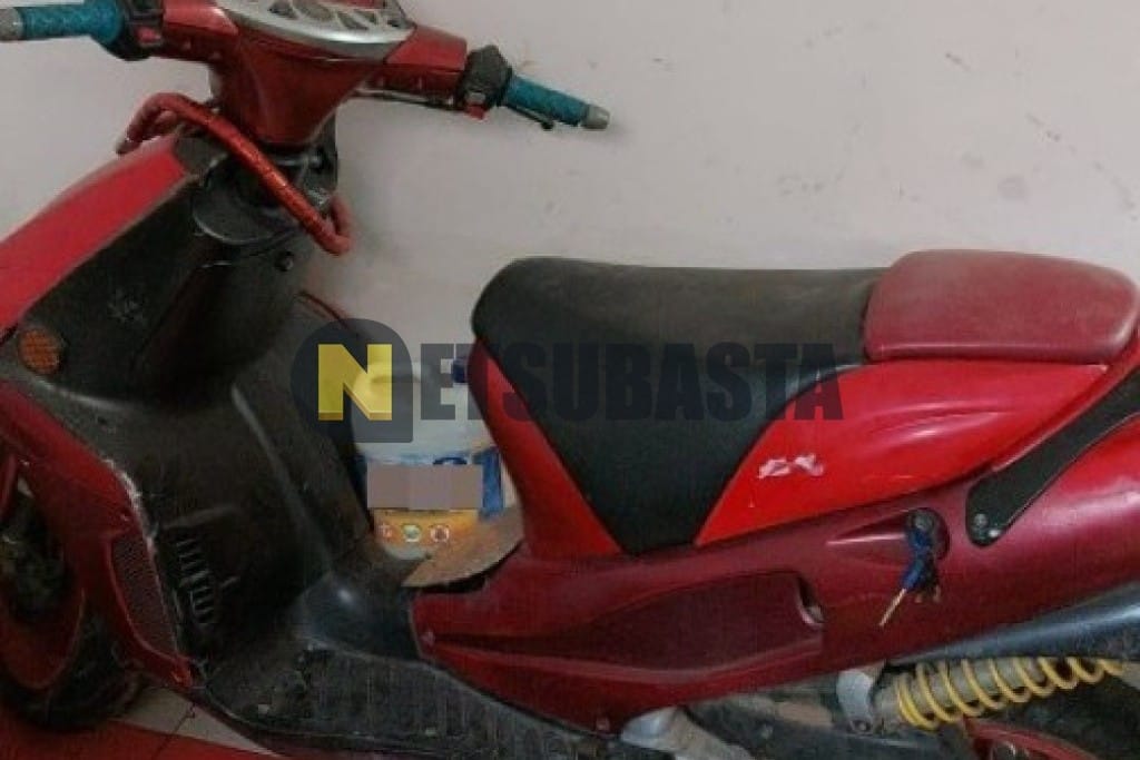 Subasta de Derbi Predator 02 2000